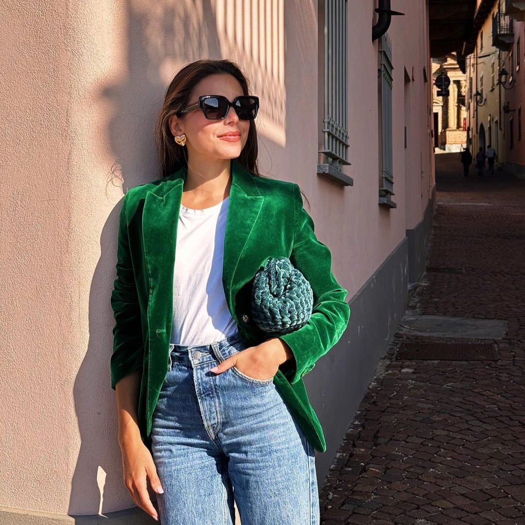 Ally In Black – SUNDAY SOMEWHERE