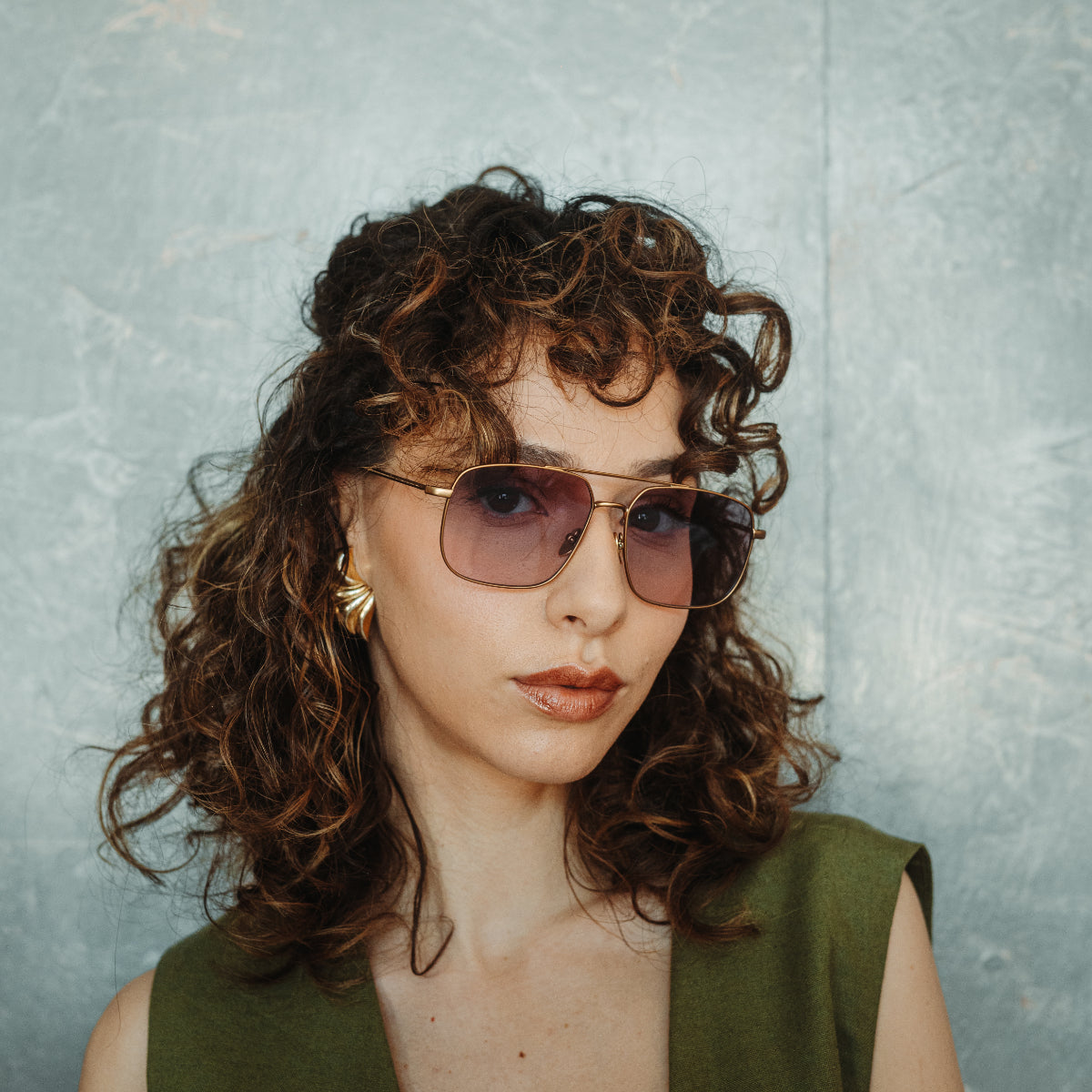 Andy Gold | Unisex Aviator Metal Sunglasses | Sunday Somewhere in Gold ...
